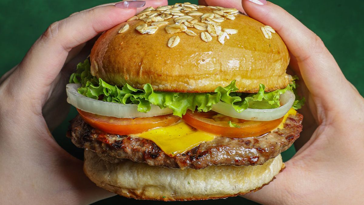 For Only P235: You Can Get Two 1/3 Pound Cheeseburgers With This BOGO Promo