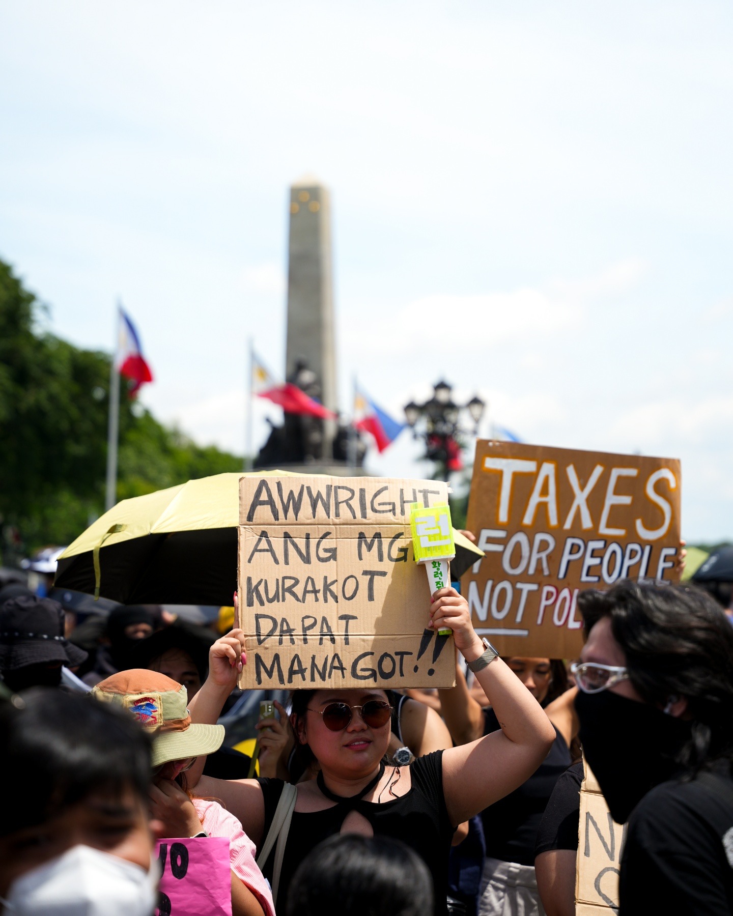 LOOK: Nearly 50,000 Turn Out for Luneta Protest Against Corruption