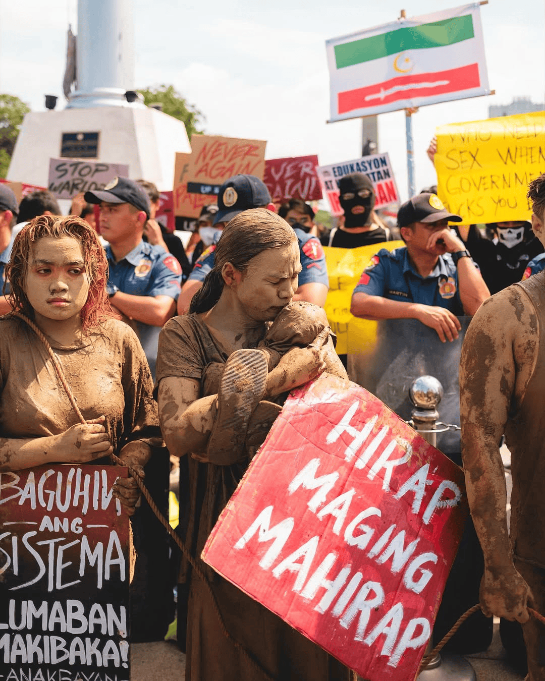 LOOK: Nearly 50,000 Turn Out for Luneta Protest Against Corruption