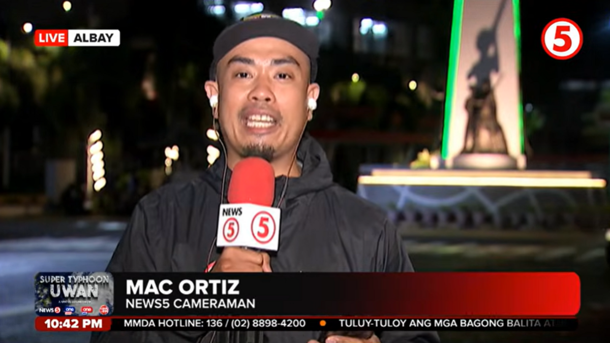 VIRAL: Cameraman Turns Reporter for a Live Coverage During Super ...