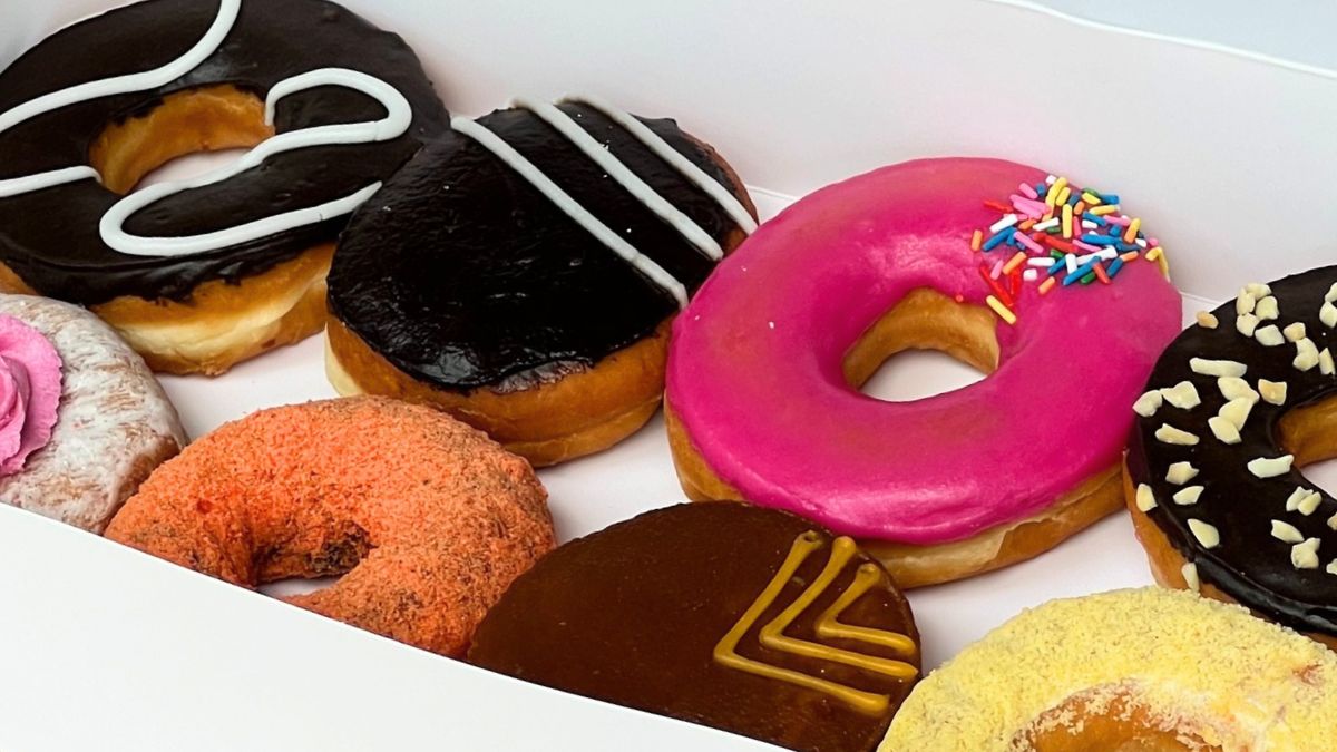 P199 Only: Score 8 Pieces of Your Fave Dunkin’ Choco BTN, Quezo Duo, Boston Kreme + More