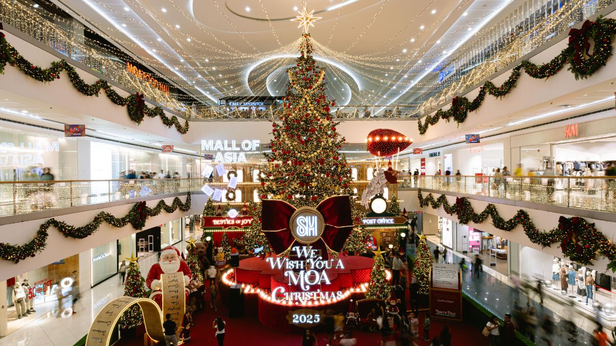 10 Gorgeous Christmas Trees in Metro Manila Malls Worth the Visit