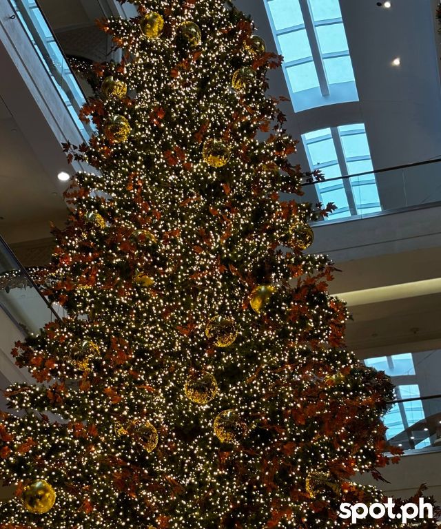 10 Gorgeous Christmas Trees in Metro Manila Malls Worth the Visit