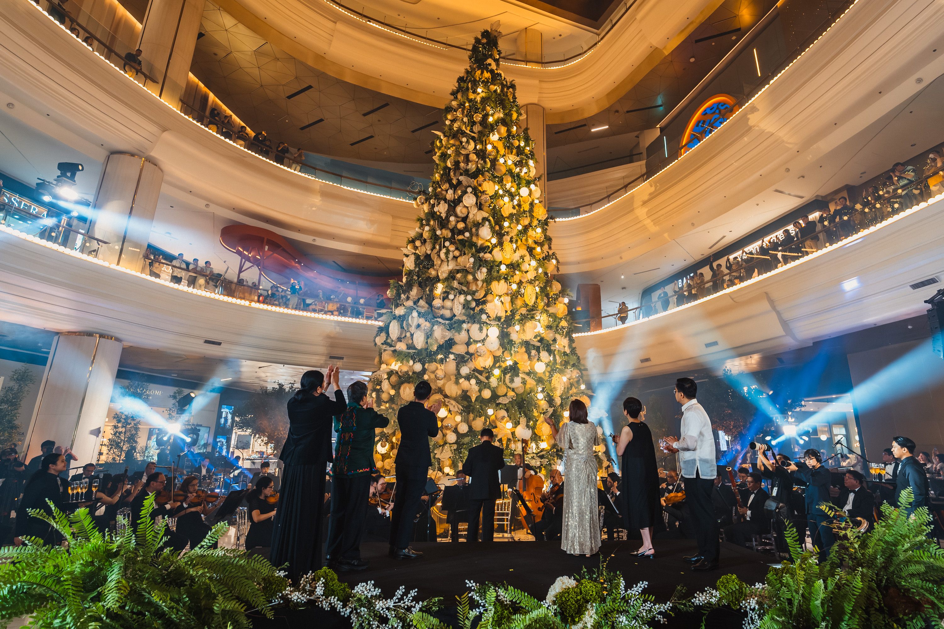 10 Gorgeous Christmas Trees in Metro Manila Malls Worth the Visit