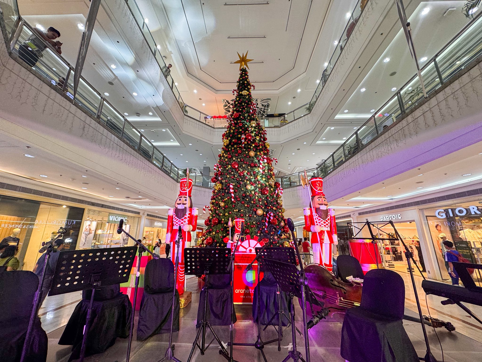 10 Gorgeous Christmas Trees in Metro Manila Malls Worth the Visit